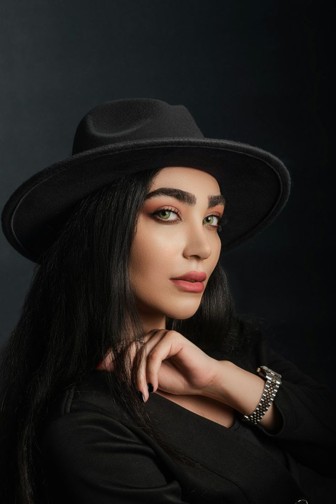 Cum treci peste prejudecățile de a fi model de videochat? - Foxi